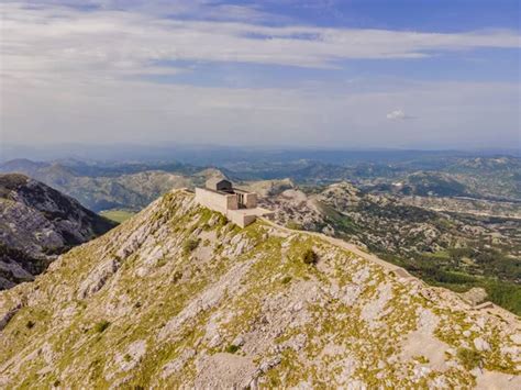 Montenegro Parque Nacional Lovcen Mausoleo De Negosh En El Monte