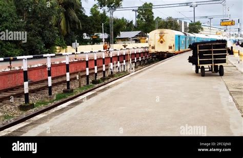 Train Kerala India Station Stock Videos And Footage Hd And 4k Video Clips Alamy