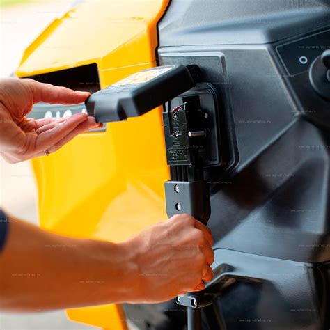 Аккумуляторный садовый трактор Cub Cadet Xt2 Es107 купить по цене 865 610 ₽ с быстрой доставкой