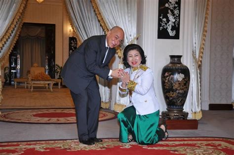 អ្នកឧកញ៉ា ចាន់ សុទ្ធា ម្ចាស់ផ្សារសេនជូរីផ្លាហ្សា ទទួលបានការបំពាក់មេដាយ «ជាតូបការ ពីសម្តេចធិបតី