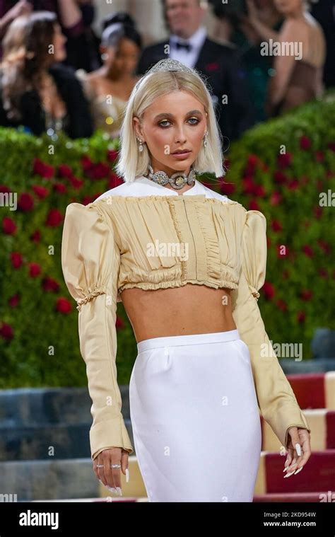 New York New York May 02 Emma Chamberlain Attend The 2022 Met Gala