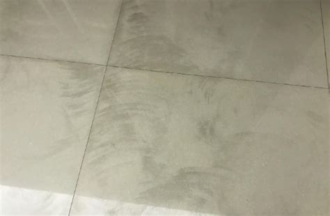 瓷砖上的铁锈怎么去除三种办法铁锈弄到白瓷砖上会很难去除么 闪电鸟