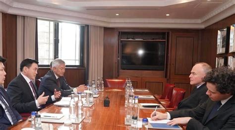 Шадар сайд С Амарсайхан Монгол Британийн худалдааны танхимын тэргүүн Жон Грогантай уулзлаа