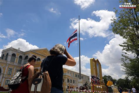 The Standard ไทยลดธงครึ่งเสา