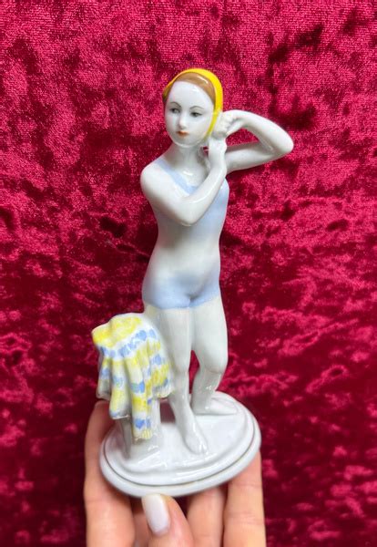 Фарфоровая статуэтка Купальщица Юная Пловчиха ЛФЗ СССР купить на