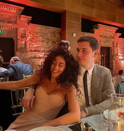 ახალი წელი და ულამაზესი ლეა მაკა ასათიანის რძალი ნანიკო კლდიაშვილი ახალ ოჯახურ კადრებს