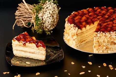 Поръчайте Торта Карамел Онлайн с Доставка от Сладкарница Пчела