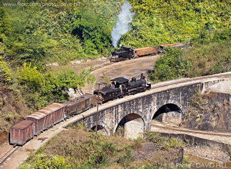 အမြို့၏ မြို့တော်တိုက်တွင် သွားနေသည်