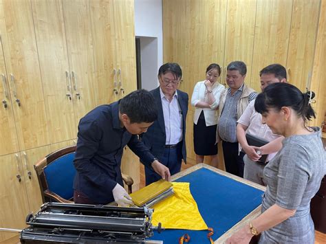 УНГАР УЛСЫН ЭЛЧИН САЙД ЗОЧИЛЛОО Хэл зохиол