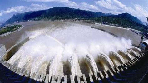 三峡大坝已经建成14年当初投资的2000亿如今是赚了还是赔了 腾讯视频