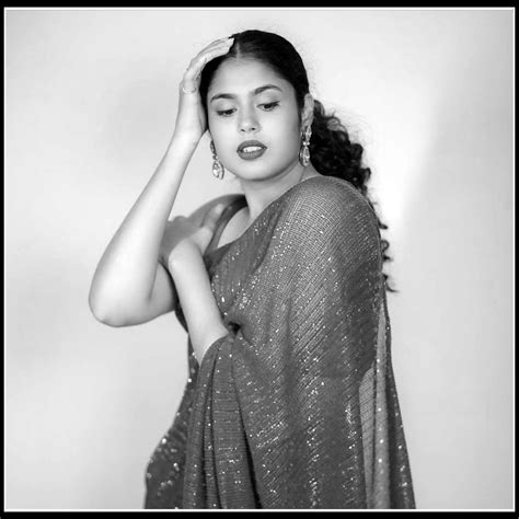 Faria Abdullah ఇంద్రధనుస్సులోని ఒంపుసొంపులన్నీ ఇక్కడే ఉన్నాయిగా ఫరియా అందాలకి అబ్బాయిల ఫిదా