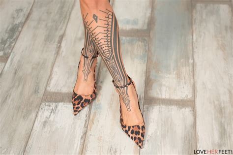 Skinny Babe Annabella Blue Lets Her Stepdad Suck Her Toes And Fuck Her