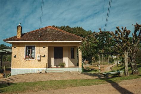 599400 Casa Humilde Fotografías De Stock Fotos E Imágenes Libres De