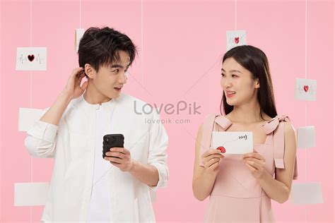 Couple Passing Confession Message To Each Other Picture And Hd Photos