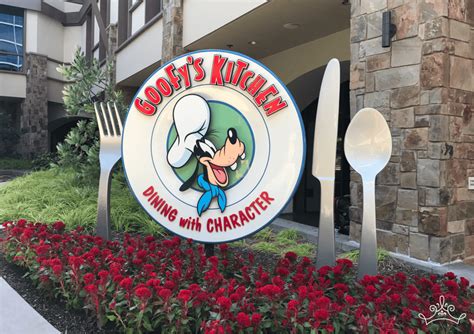 Goofys Kitchen Character Dining In The Disneyland Hotel