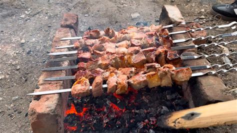 მე და იკა ვწვავთ მწვადს ეზოში Youtube