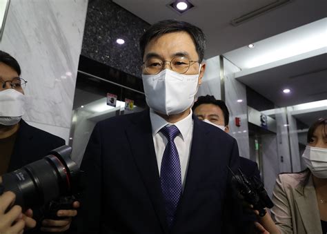 사상 초유 ‘장군 강등… 전익수 공군 법무실장 준장→대령 강등