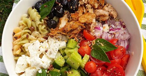 Италианска салата с паста и домашен дресинг