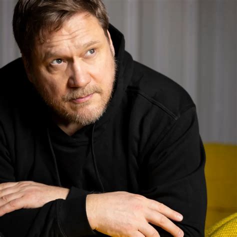 Samuli Edelmann Viihtyy Hiljaisuudessa Pitkiäkin Aikoja Annafi