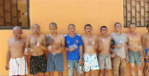 ចាប់ខ្លួនជនបន្លំជាព្រះសង្ឃមួយក្រុម ខណៈដើរបិណ្ឌបាតក្នុងភូមិ នៅខេត្តកំពង់ស្ពឺ Cnc News