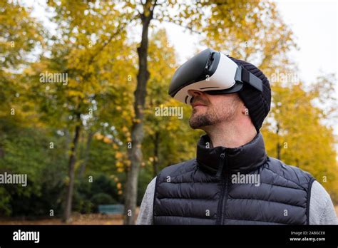 Man Wearing VR Virtual Reality Headset Stock Photo Alamy