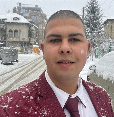 Честит 1 май Ден на труда и на всички които с усилия и постоянство движат България напред