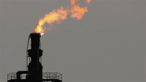 Fitch понижи прогнозите си за средна цена на петрола и природния газ за 2016 година Новини бг