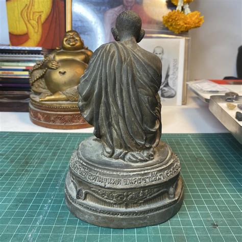 พระบูชาหลวงพ่อคูณ รุ่นนั่งยอง เนื้อโลหะ วัดบ้านไร อ ด่านขุนท Ennxo