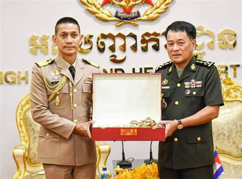 លោក នាយឧត្តមសេនីយ៍ វង្ស ពិសេន អនុញ្ញាត ឱ្យ សេនានុព័ន្ធយោធាថៃប្រចាំកម្ពុជា ដែលចប់ អាណត្តិ និង