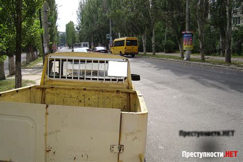 В Николаеве «Москвич уходя от столкновения с «Волгой врезался в микроавтобус