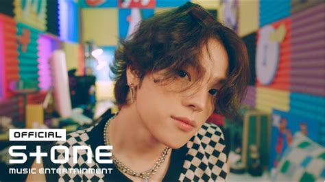 김우진 Kim Woojin 어른아이 On My Way Mv Youtube