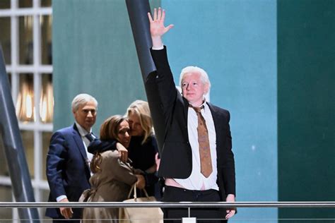 Julian Assange Delega En Su Esposa Su Comparecencia ‘necesita Tiempo Y