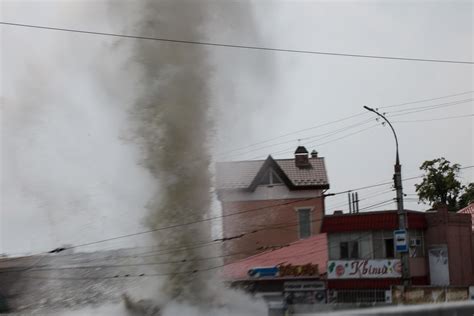 Оросын цэргүүд Херсоноос шилжүүлж байсан хүмүүс рүү буудсаны улмаас гурван хүн амиа алджээ