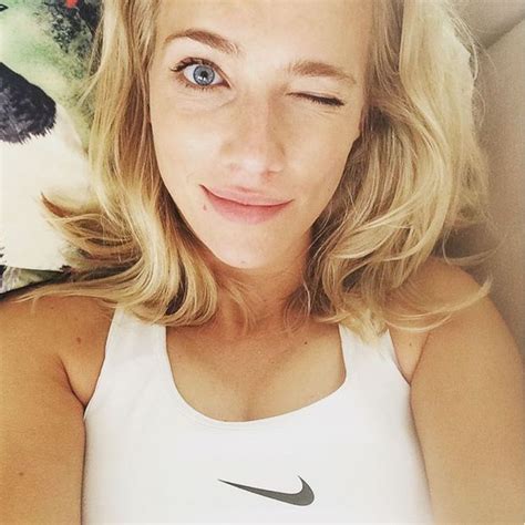 Theres Only 1 Thing Missing On Jennifer Hoffmans Face Pic