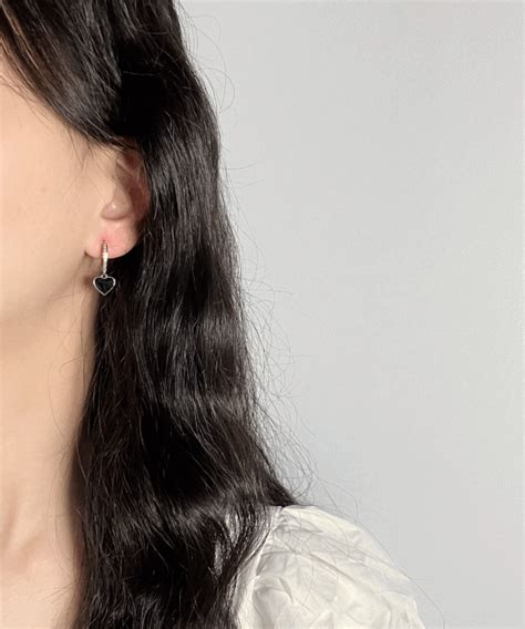 [당일발송 강추] 925silver 블랙 하트 큐빅 원터치 드롭 귀걸이 에이블리