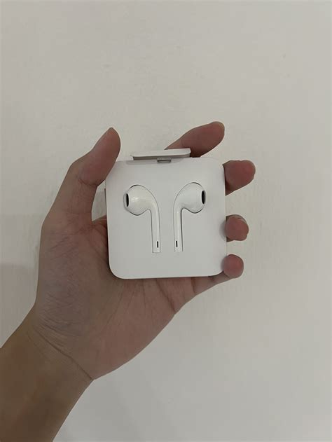 Apple Earpods With Lightning Connector Audio Earphones On Carousell