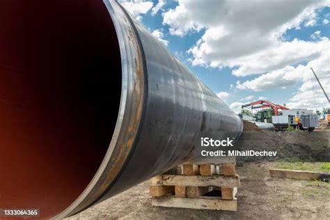 가스 및 석유 파이프 라인 건설 파이프가 함께 용접되었습니다 대형 파이프라인이 건설 중입니다 가솔린에 대한 스톡 사진 및 기타 이미지 Istock