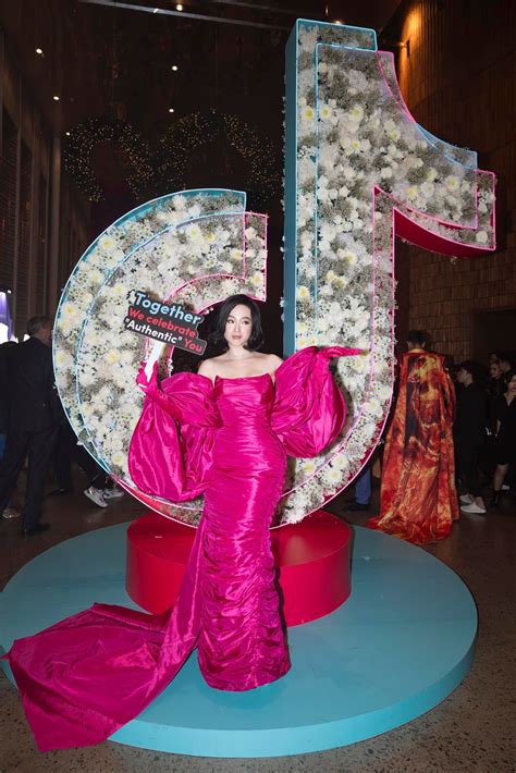 Phương Trinh đội Tóc Giả “hóa” Marilyn Monroe ý Tưởng Biến Hình Cho