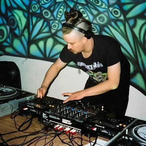 Euan Mcbride Eon Dj Belfast • Threads Say More