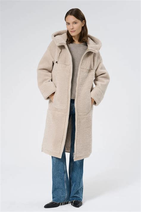 Шуба из овчины Снежная Королева 741408003 цены в Москве, купить одежду ...