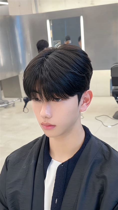 어바이브성수 지용원장 L 남자머리 세미리프컷 시스루댄디컷 A Vibe 지용원장 시그니처 세미리프컷 남자볼륨매직 다운펌 리프펌 Instagram