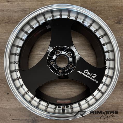 Advan Oni 2 Progressive 20x95 2520x105 32 5x112 Gloss Black Set