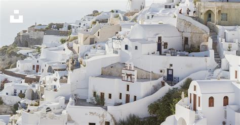 절벽 위의 하얀 마을의 모습 사진 Unsplash의 무료 그리스 이미지