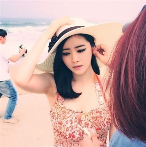 홍수아 Sns 통해 ‘굿밤 인사 ‘쓰다듬는 손은 누구 Fn스타