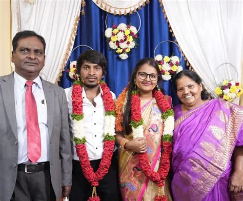 Yadamma Raju పటాస్ ఫేమ్ యాదమ్మ రాజు నిశ్చితార్ధ ఫోటోలు Yadamma