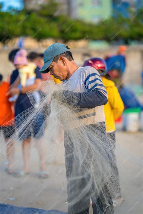 Vung Tau Vietnam 14 De Mayo De 2023 Pescador Lanzando Su Red Al