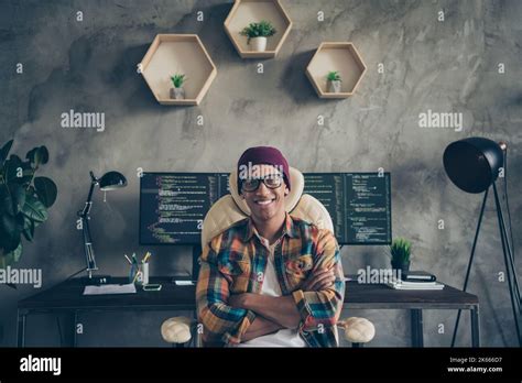 photo of clever confident programmer wear spectacles hat arms crossed