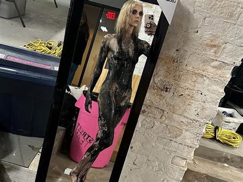 Taylor Momsen Goes Nude Shows Off Abs On Music Video Set