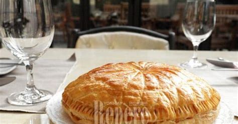 Travel News24 프랑스 전통 새해 축제용 빵 갈레트 데 루아