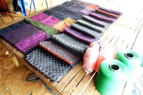 កសិករ ភូមិ ព្រែក សាលា ប្រកបមុខរបរ ត្បាញសំពត់ សឹង អំពាវនាវ ឲ្យពលរដ្ឋ ជួយ គាំទ្រ ទិញសំពត់ ស៊ឹង